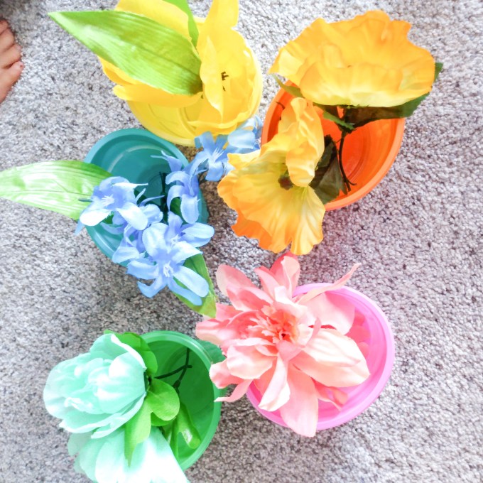What’s on Our Shelf: Flower Theme – The Teaching Nanny